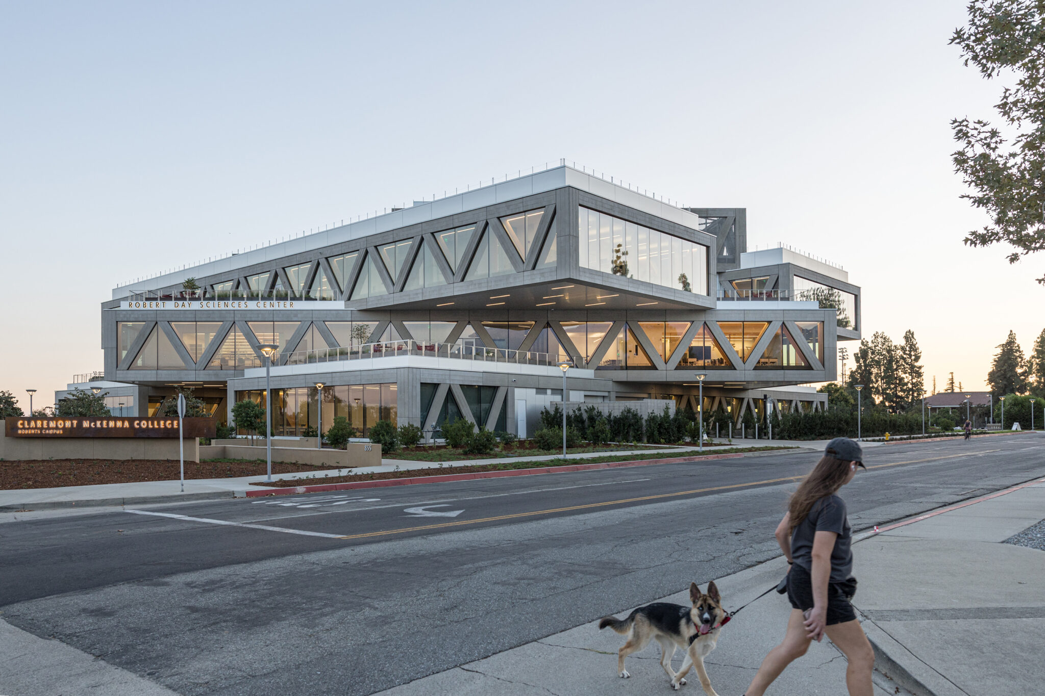 Claremont McKenna Opens Robert Day Sciences Center, a BIG-Designed Hub for Data, Life, and ...